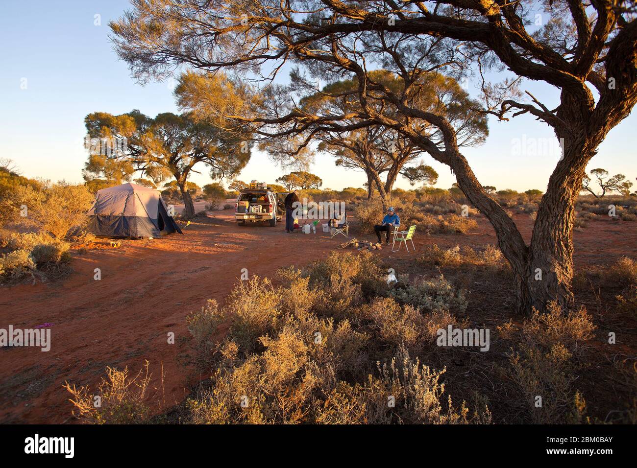 Campfire outback australia hi-res stock photography and images - Alamy