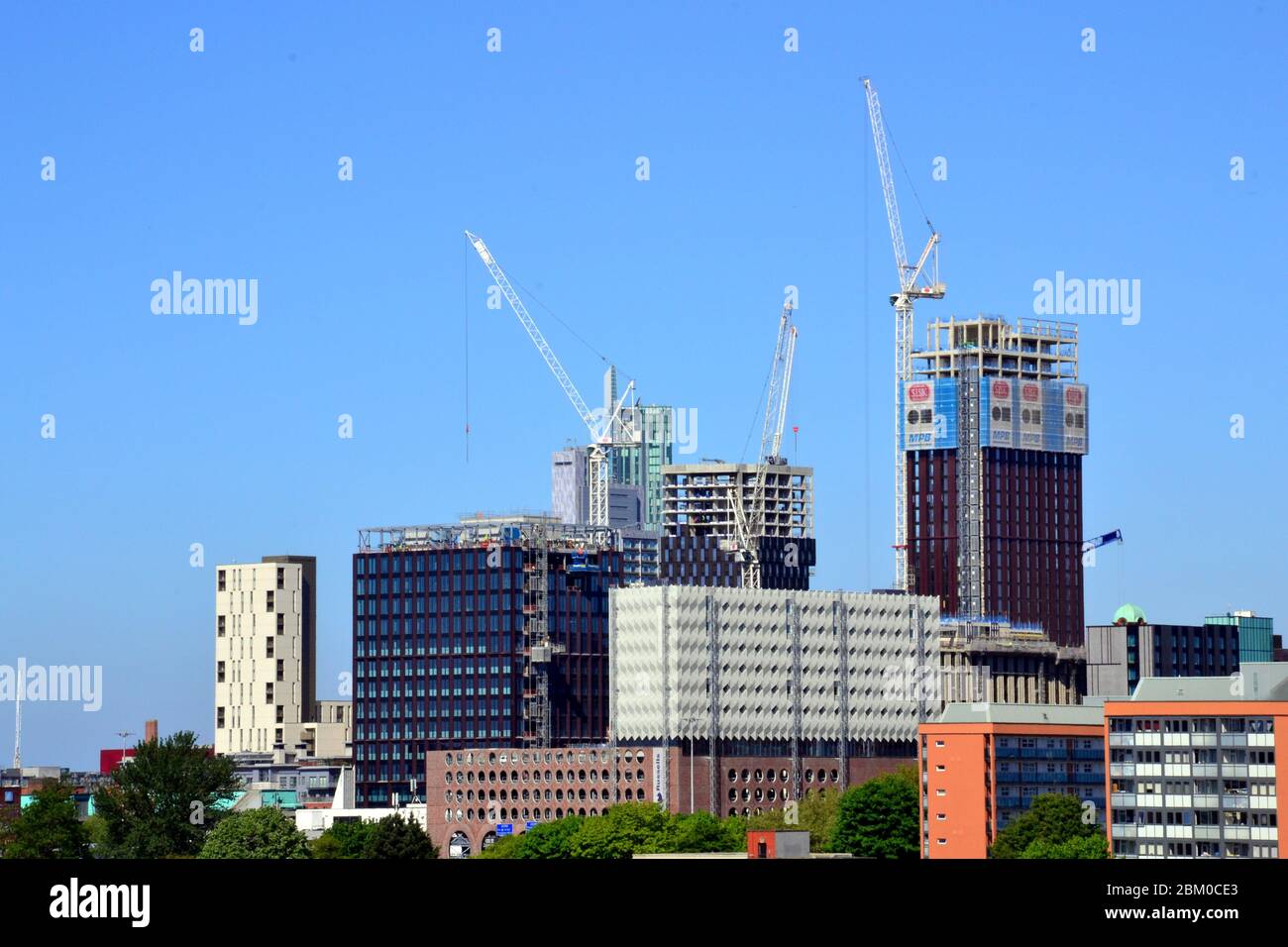 Construction of high rise buildings hi-res stock photography and images ...