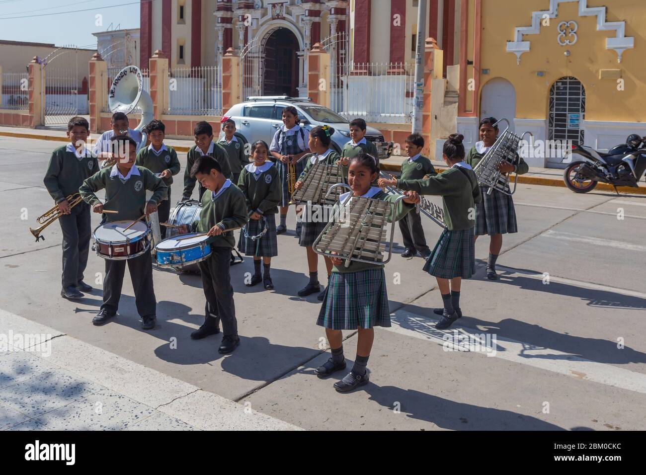Peruvian school children hi-res stock photography and images - Alamy