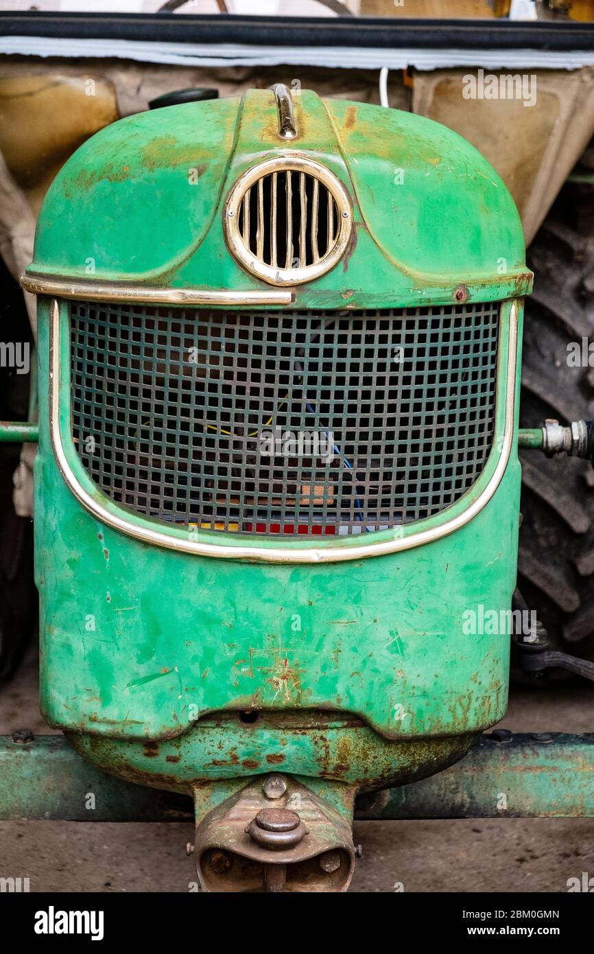 Front grill antique hi-res stock photography and images - Alamy