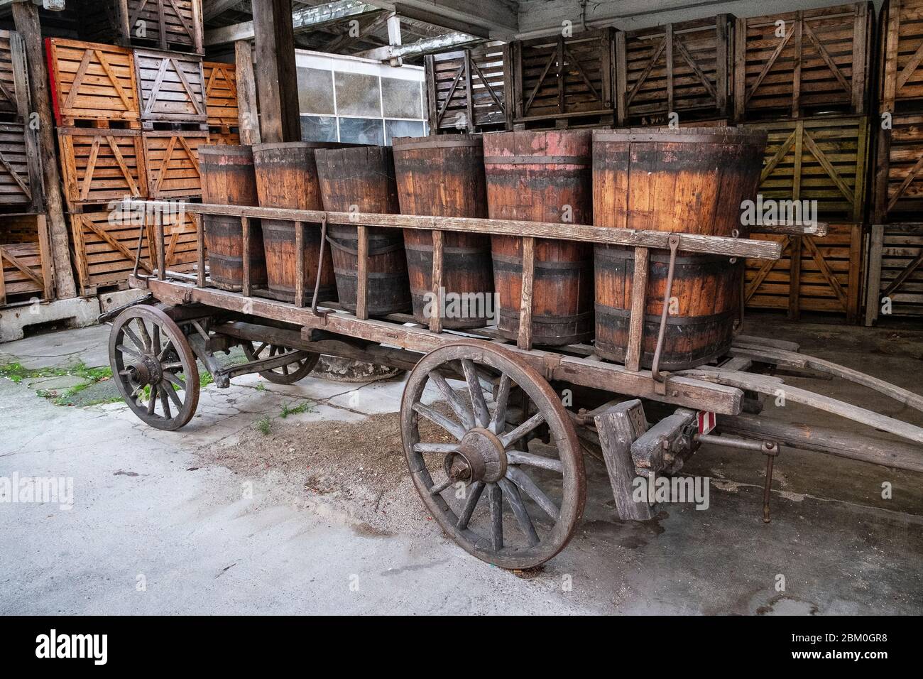 Four wheel cart hi-res stock photography and images - Alamy