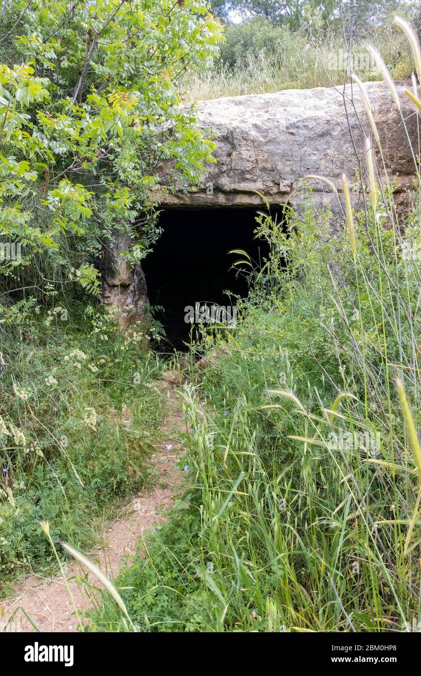 Burial cave grave israel hi-res stock photography and images - Alamy