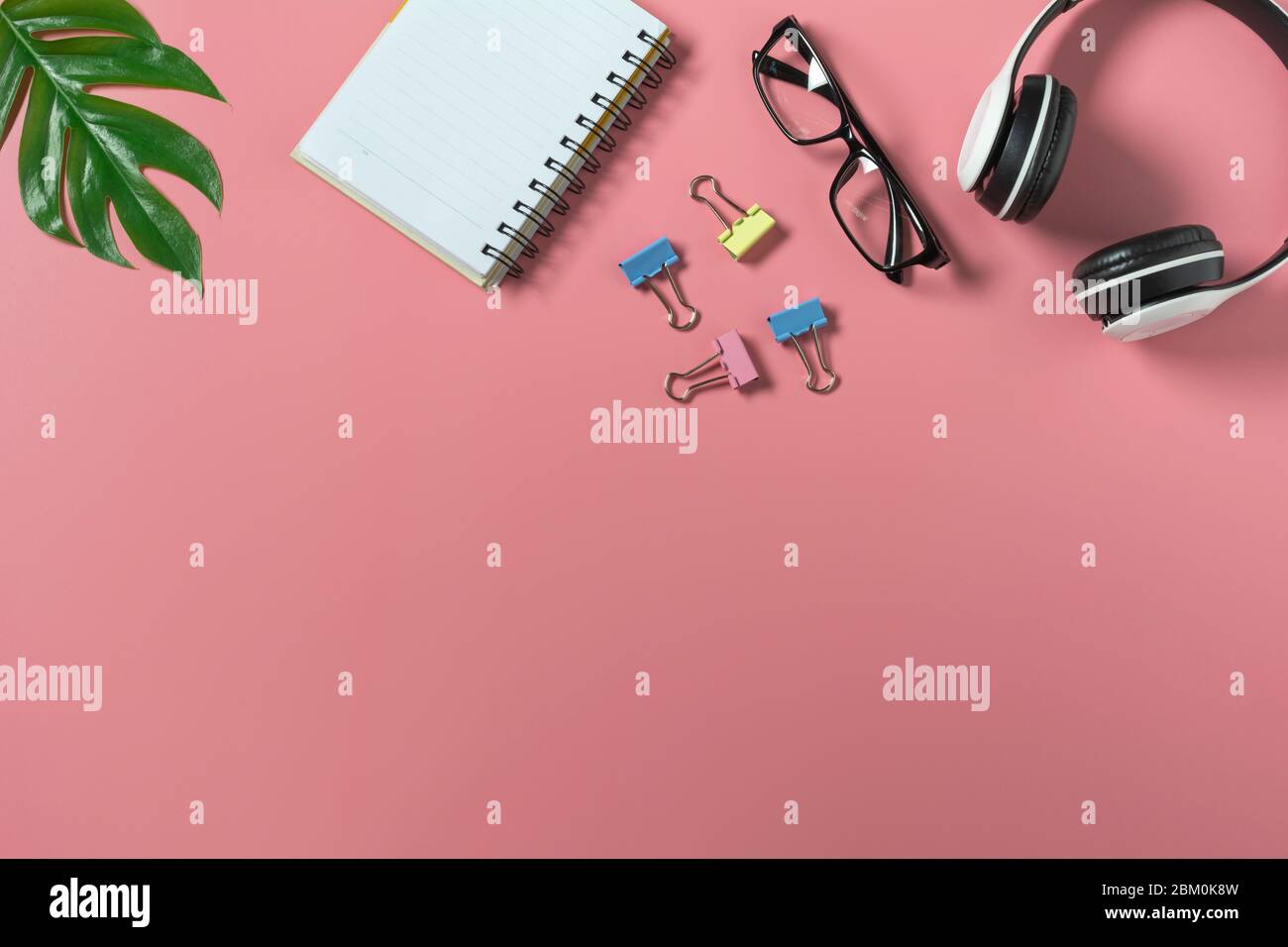 Untidy office space hi-res stock photography and images - Alamy