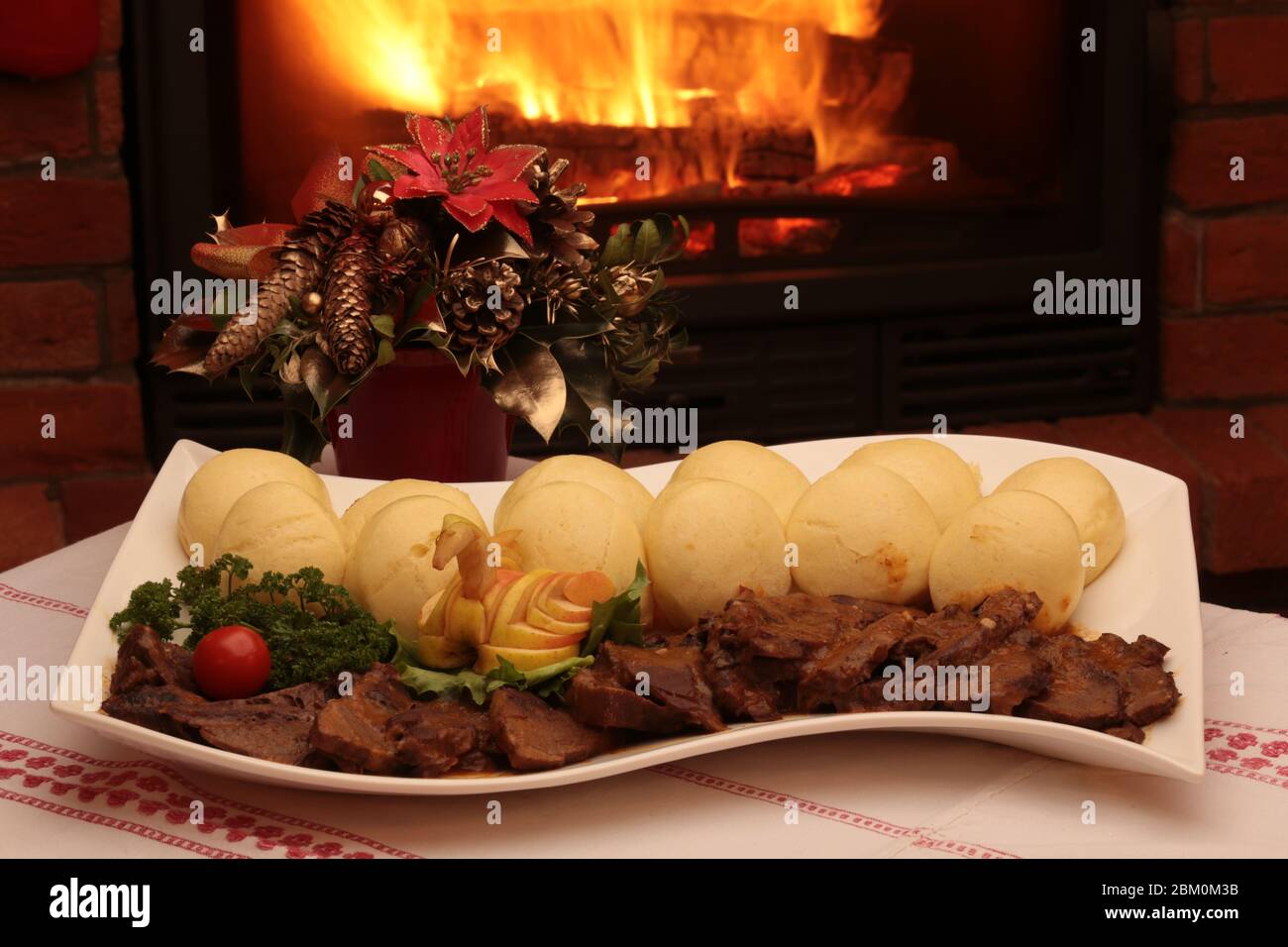 Traditional kitchen and fireplace hi-res stock photography and images ...