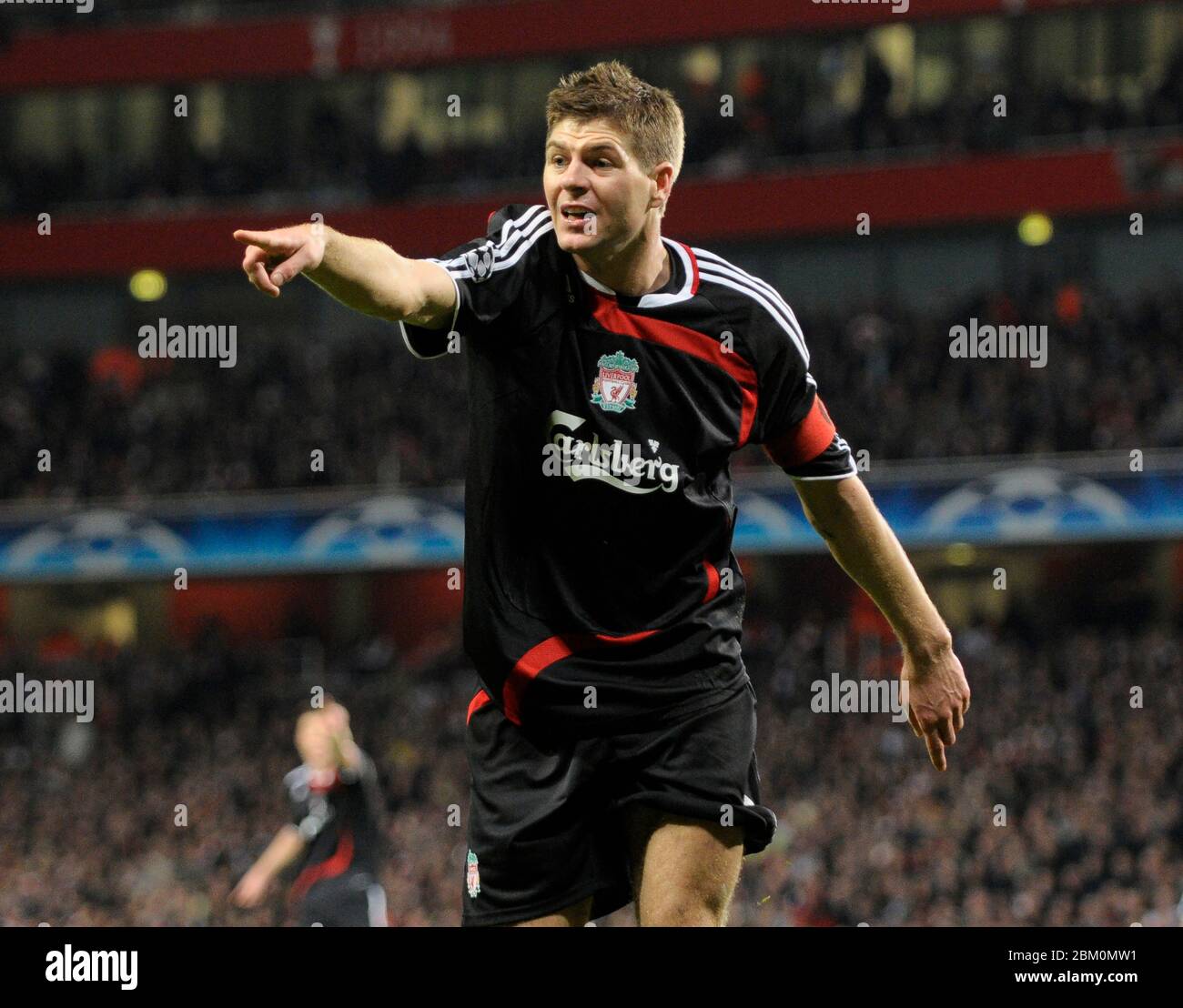 Steven gerrard of liverpool hi-res stock photography and images - Alamy
