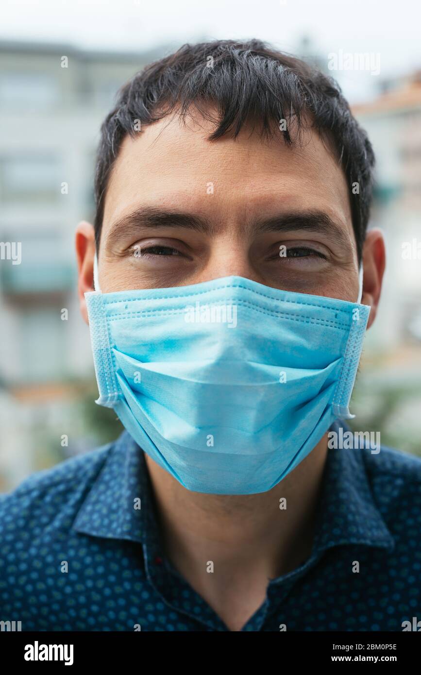 Man wearing a mask hi-res stock photography and images - Alamy