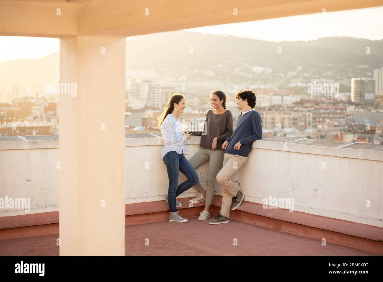 People talking drinking on roof hi-res stock photography and images - Alamy