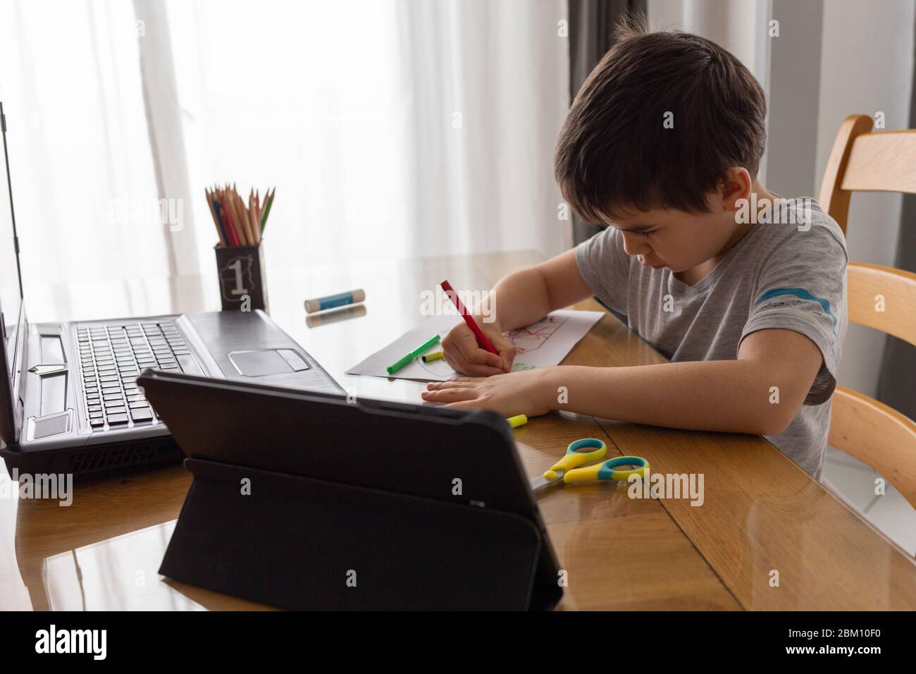 kids using technology to do homework, preschooler learning at home ...