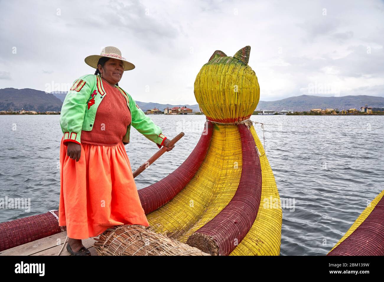 Reed boat peru hi-res stock photography and images - Alamy