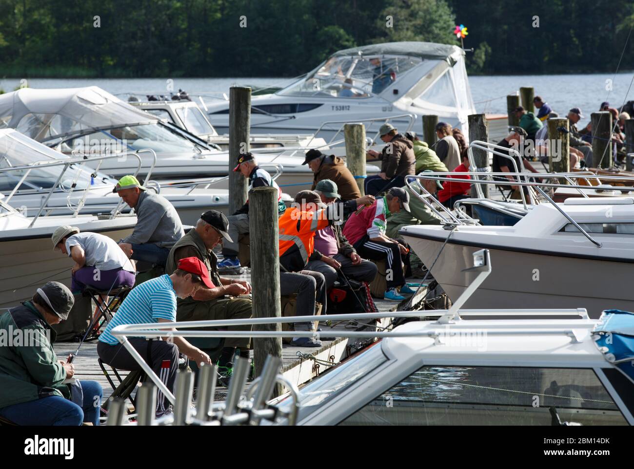 Small boat harbor and pier jigging / angling fishing competition ...