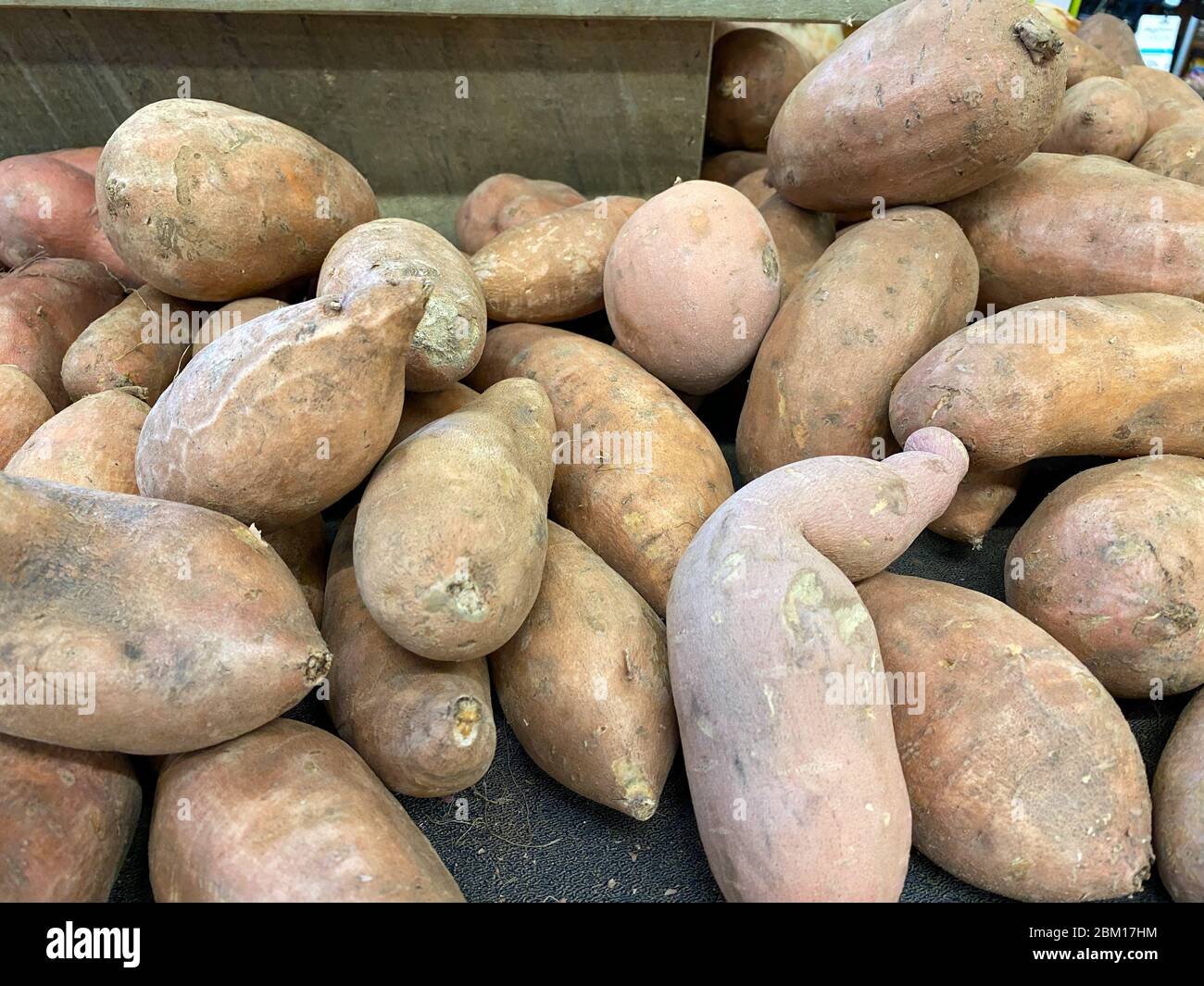 A display of Sweet Potatoes at a grocery store Stock Photo - Alamy