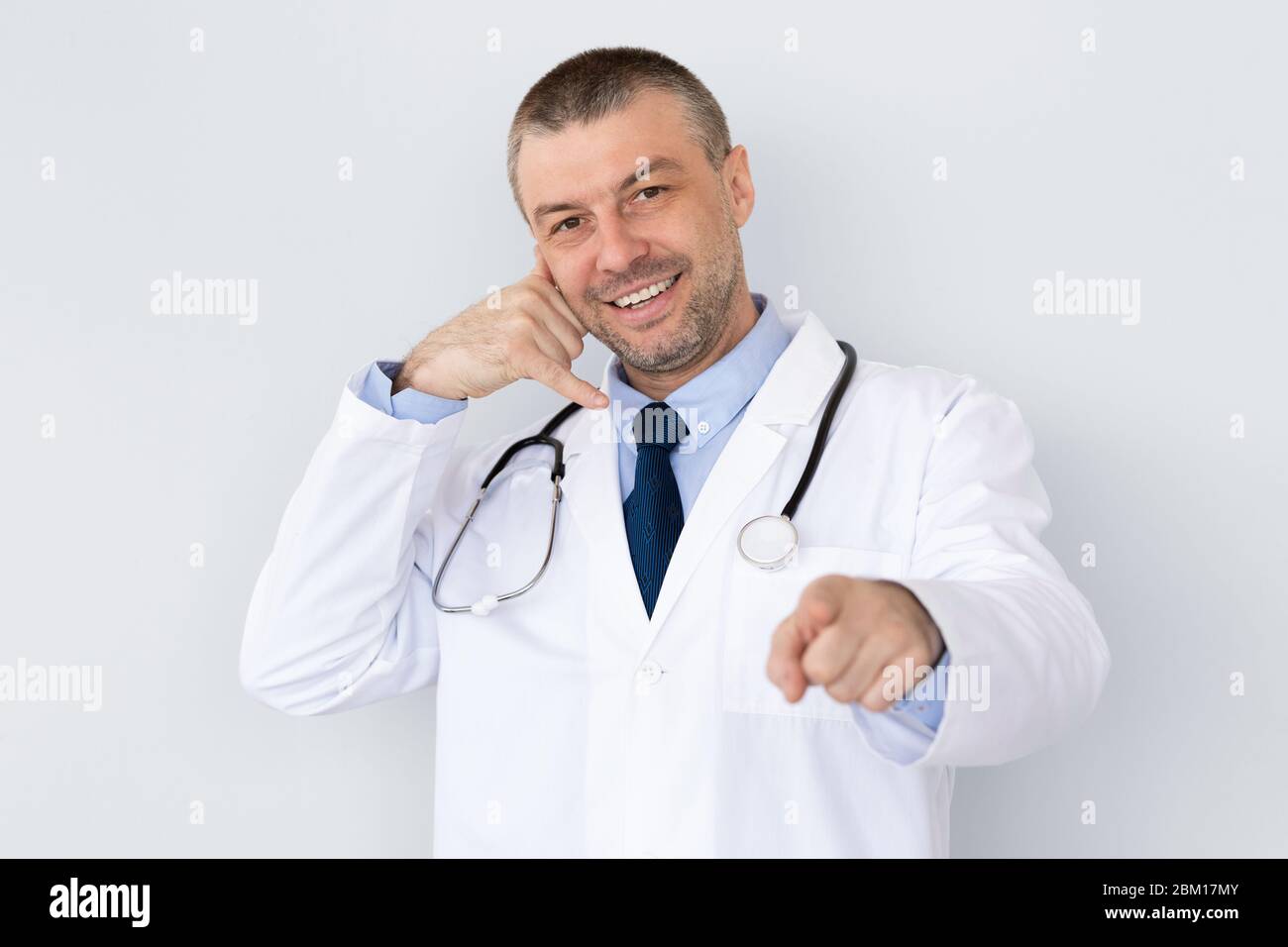 Doctor call center hi-res stock photography and images - Alamy