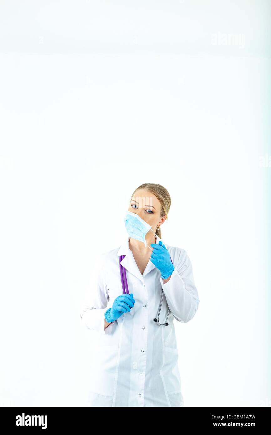 doctor nurse puts on a protective mask. A nurse in a respiratory mask ...