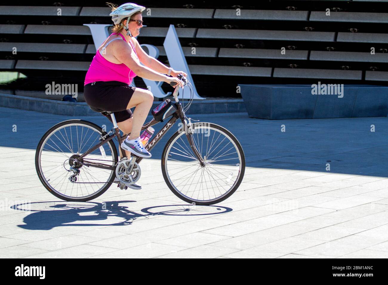 Hot weather cyclist hi-res stock photography and images - Alamy