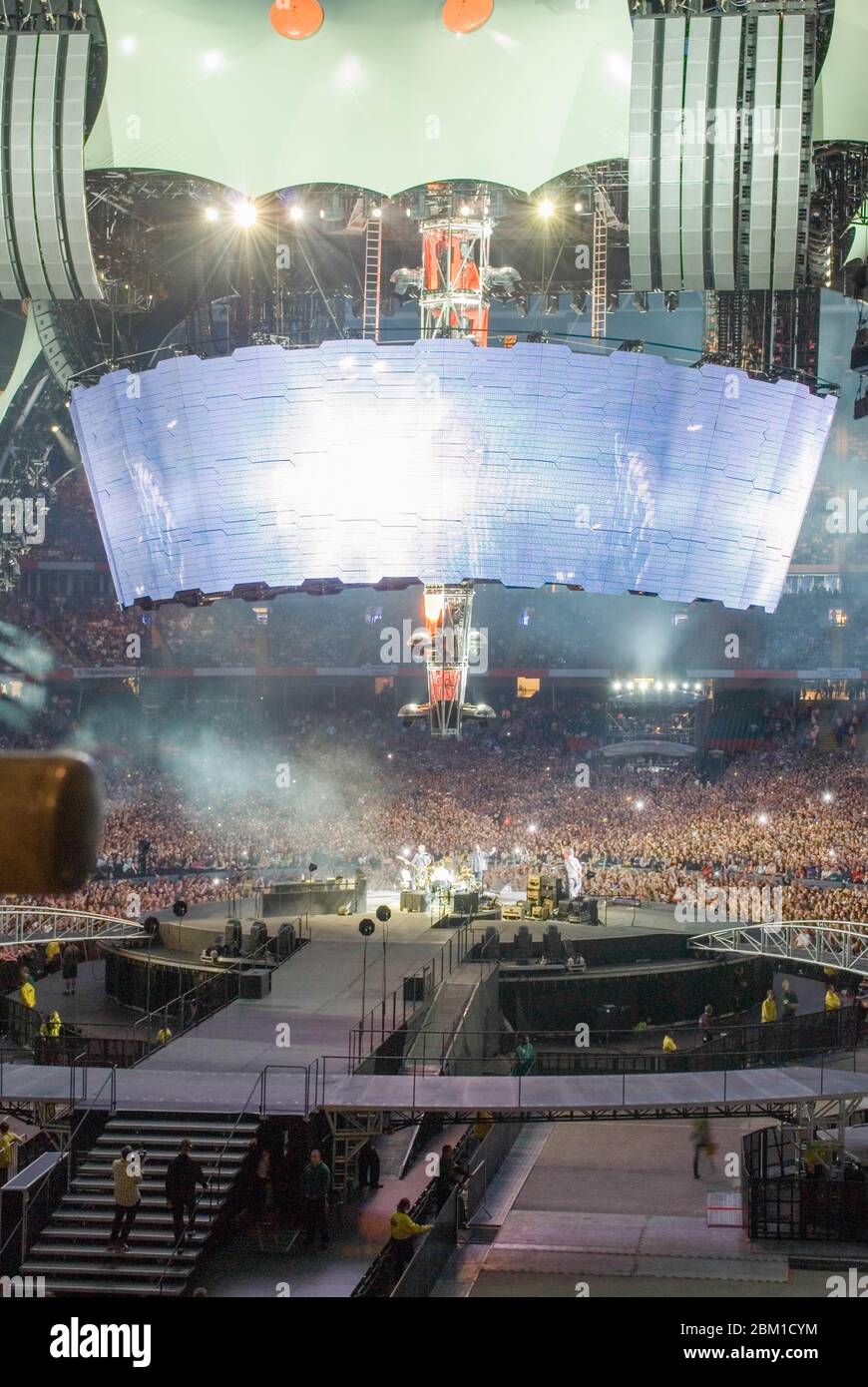 Principality stadium crowd hi-res stock photography and images - Alamy