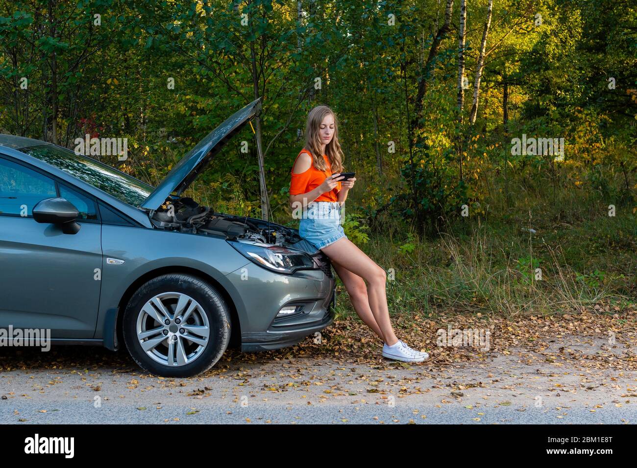 Female driver hand texting hi-res stock photography and images - Alamy