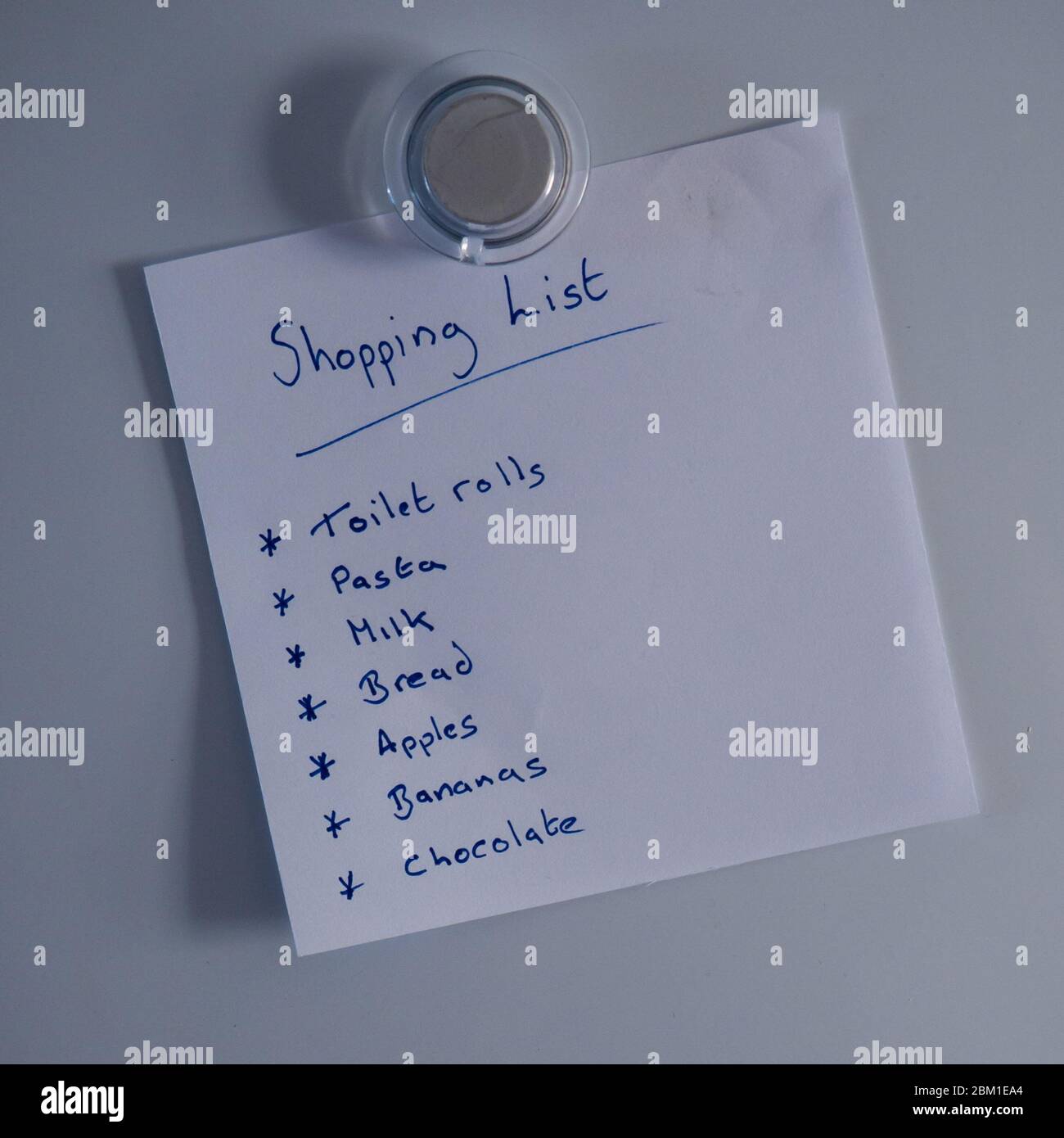 Shopping list on fridge door Stock Photo - Alamy