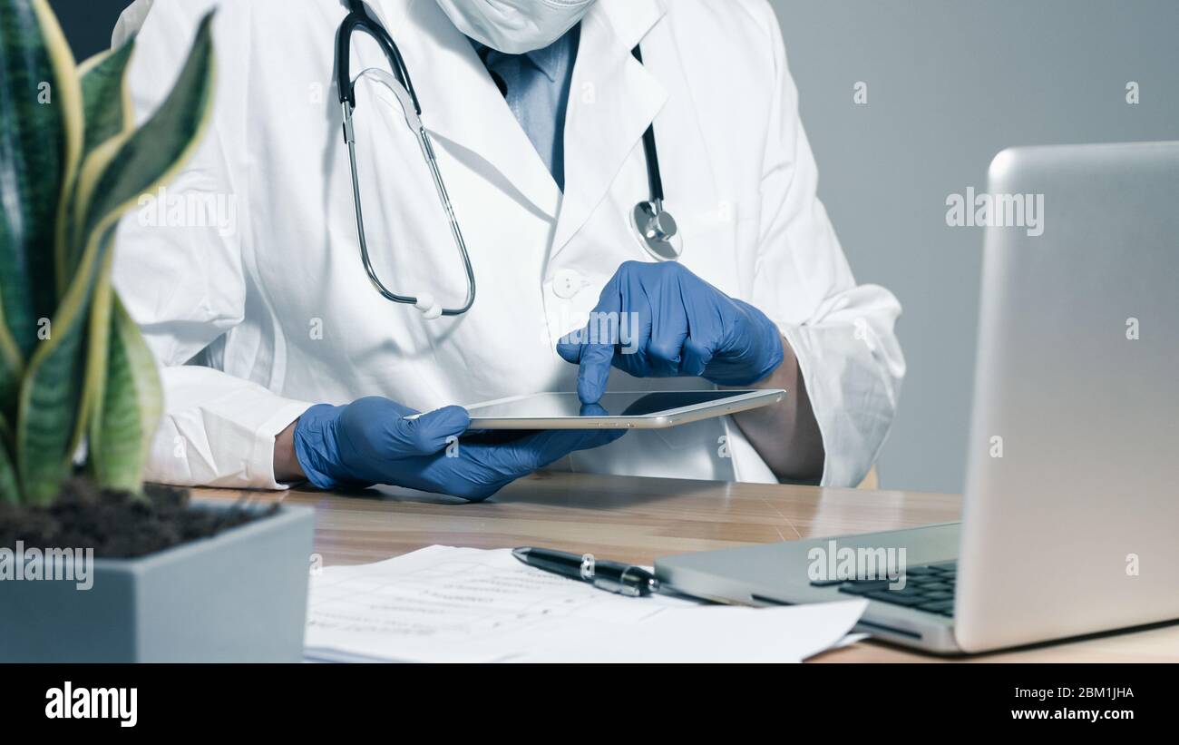 Doctor working with tablet ipad and coputer Stock Photo - Alamy