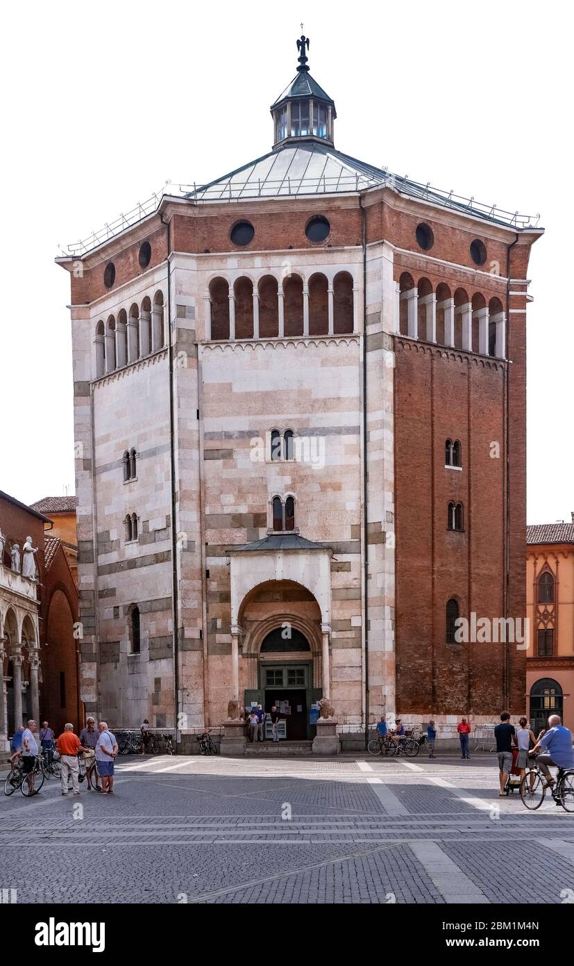Italy Lombardy - Cremona - baptistery Stock Photo - Alamy