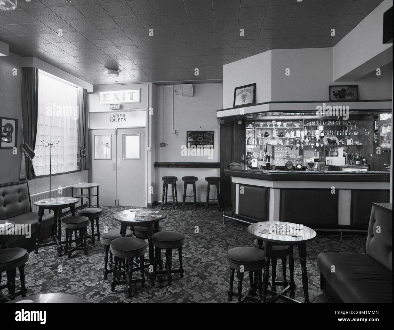Working mens club interior hi-res stock photography and images - Alamy