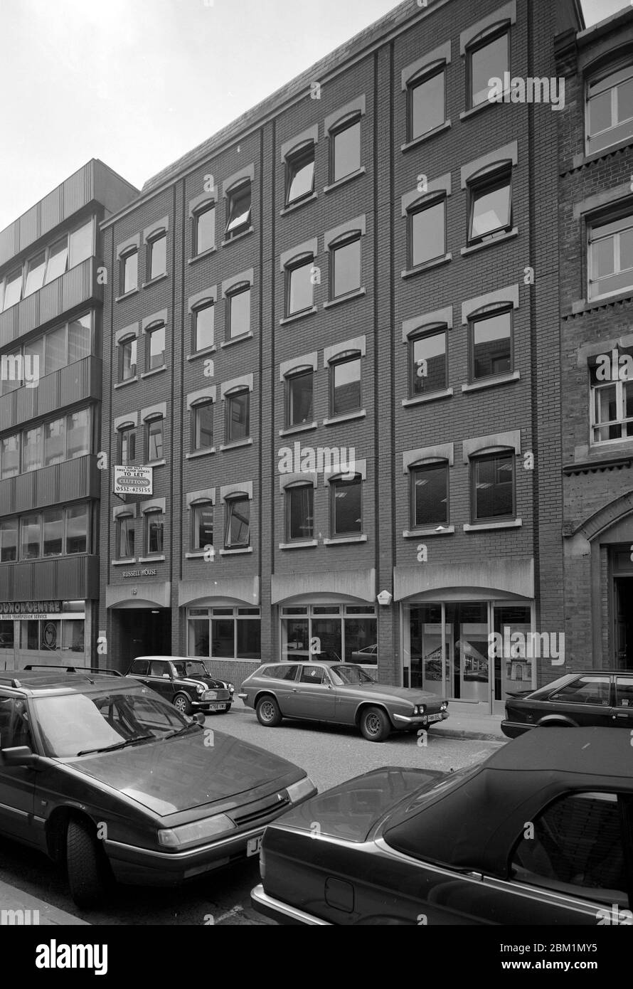 Street scene in leeds business district hi-res stock photography and ...