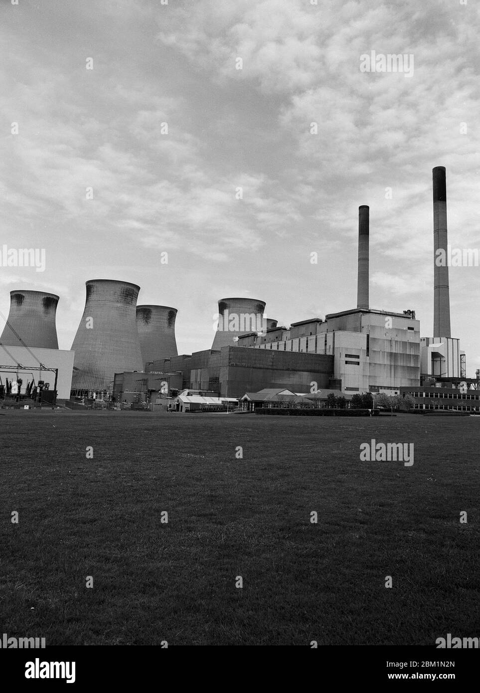 Ferrybridge power station Black and White Stock Photos & Images - Alamy