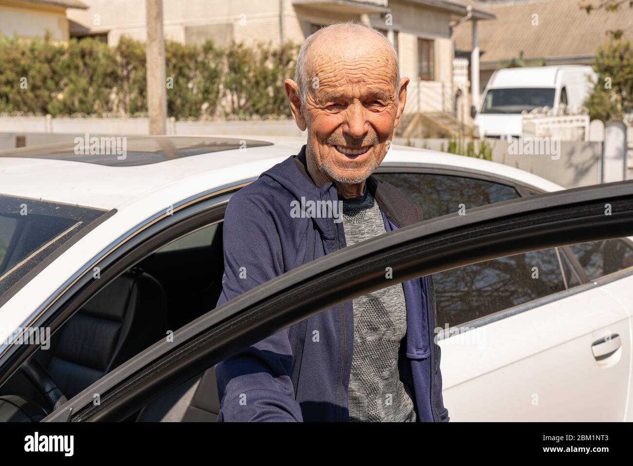 Mature driver hi-res stock photography and images - Alamy