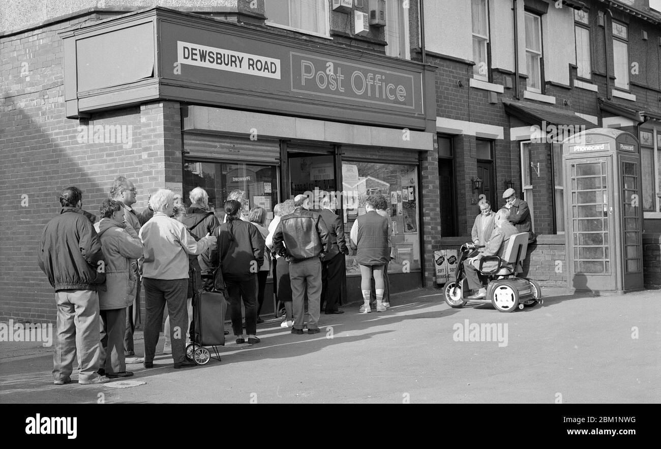 Poverty britain 1990s hi-res stock photography and images - Alamy