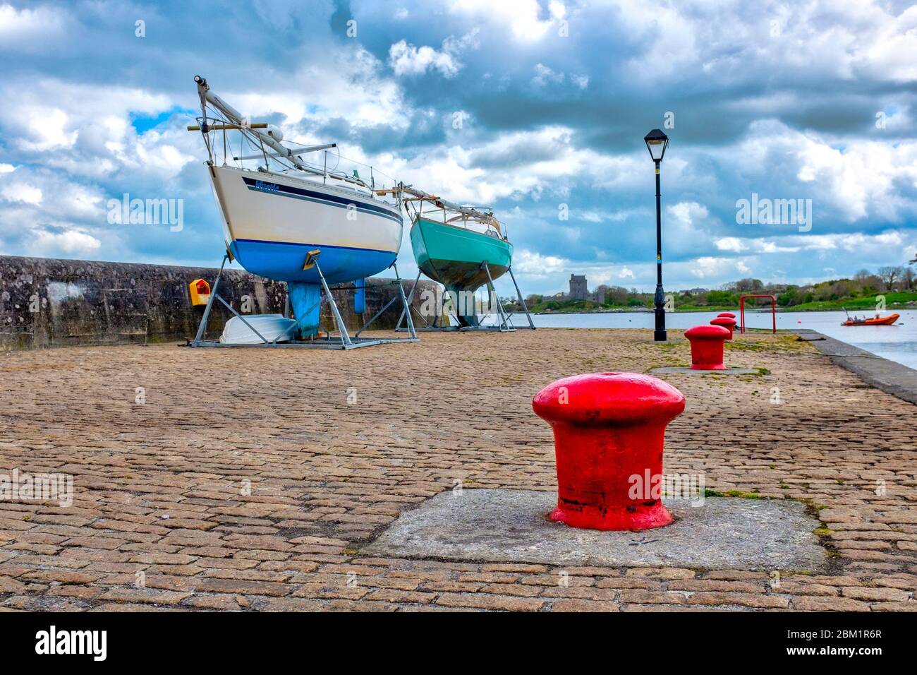 Dockyard hi-res stock photography and images - Alamy
