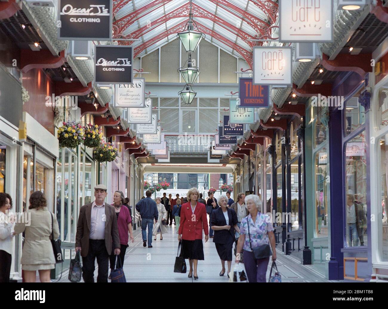 Old photographs of leeds arcade uk hi-res stock photography and images ...