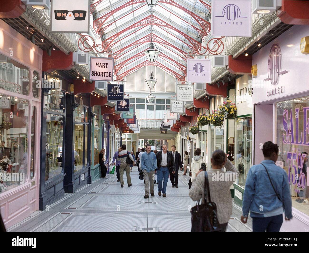 Old photographs of leeds arcade uk hi-res stock photography and images ...