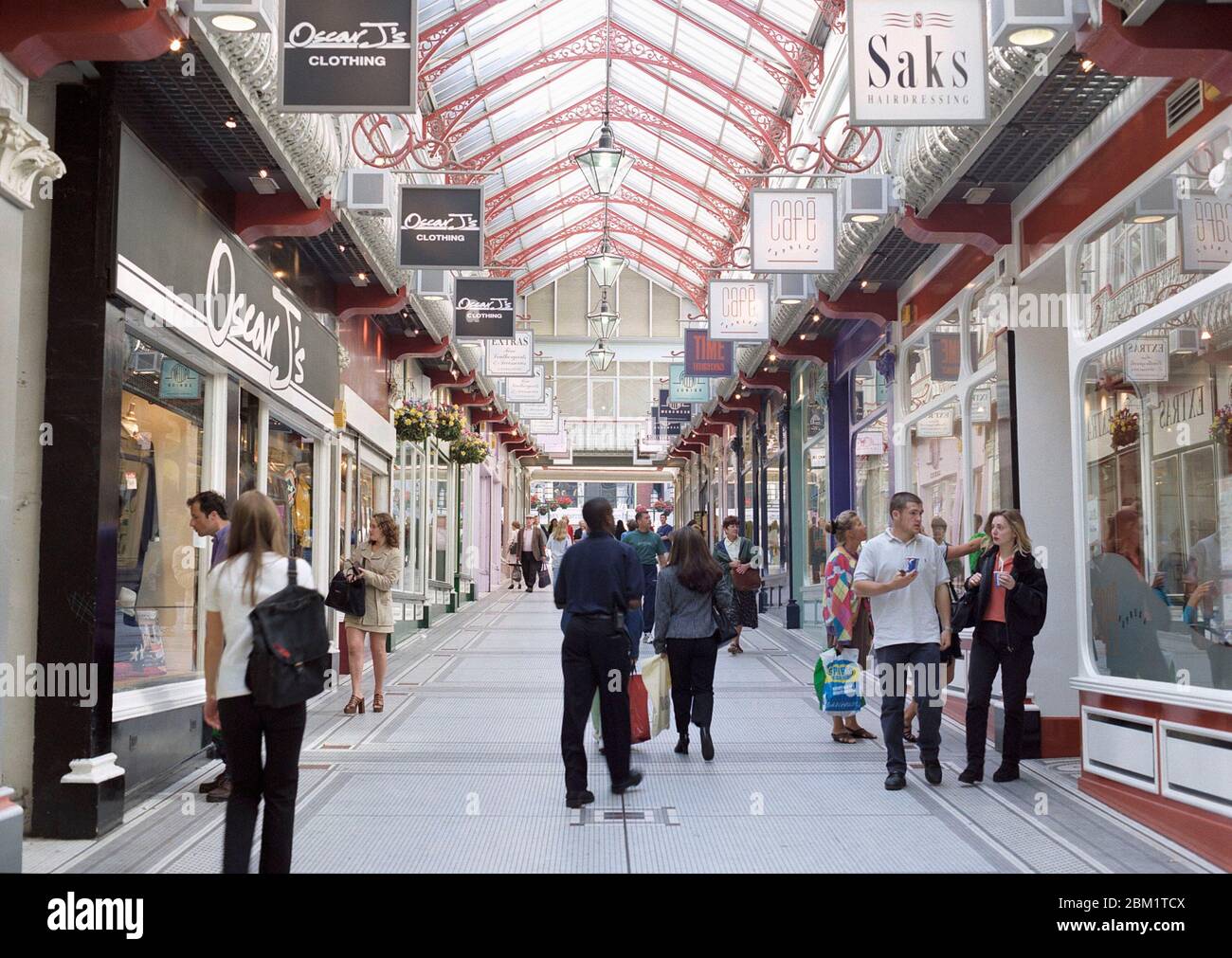 Old photographs of leeds arcade uk hi-res stock photography and images ...