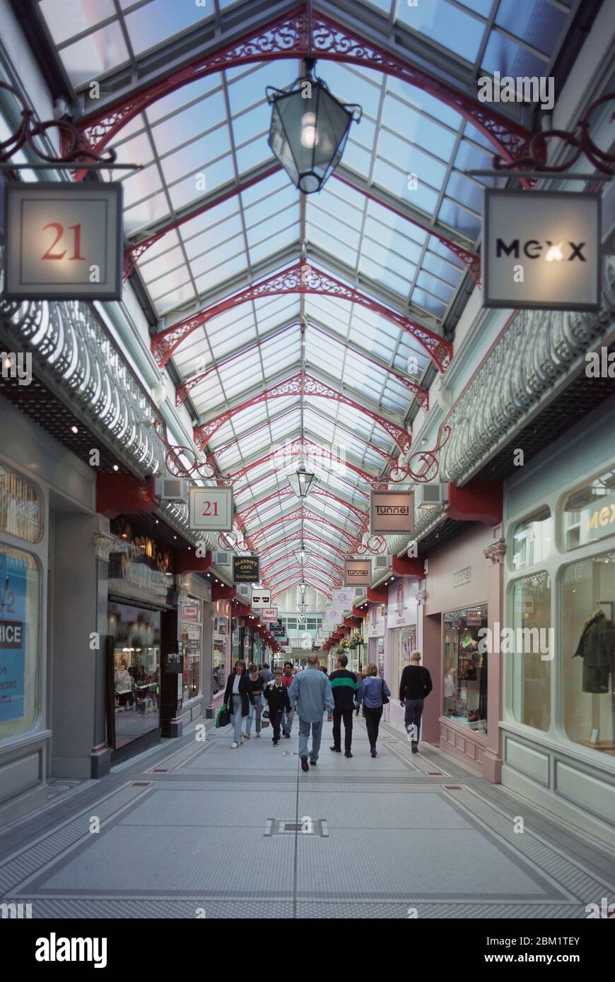 Old photographs of leeds arcade uk hi-res stock photography and images ...