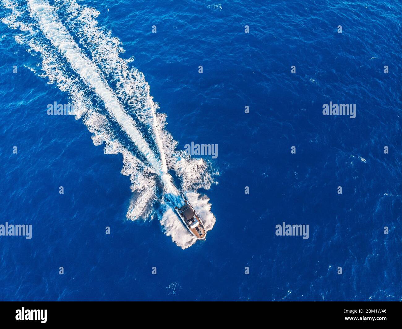 Aerial view motorboat in tropical hi-res stock photography and images ...