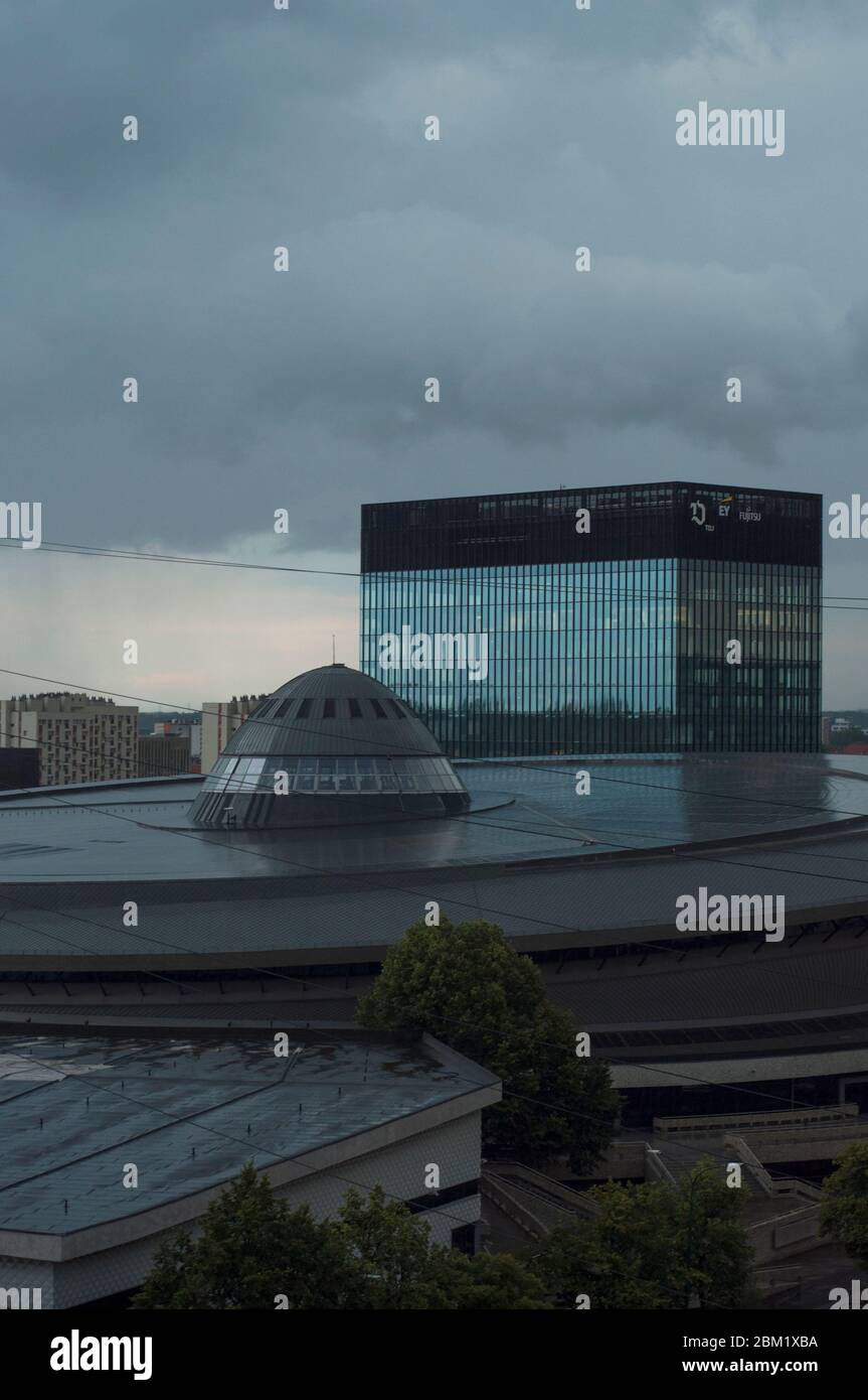 Modernism in architecture hi-res stock photography and images - Alamy