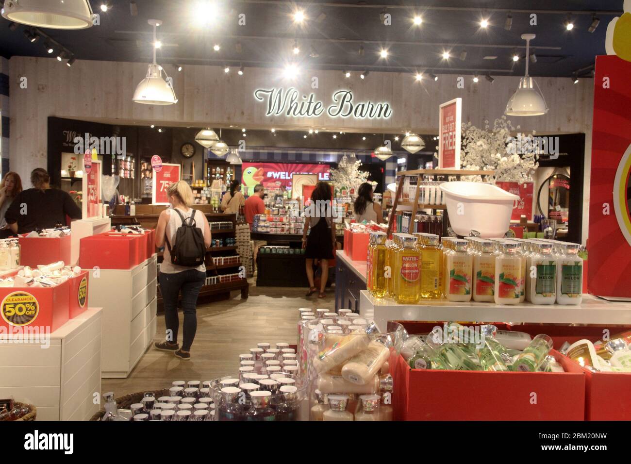 The body shop store interior hi-res stock photography and images - Alamy