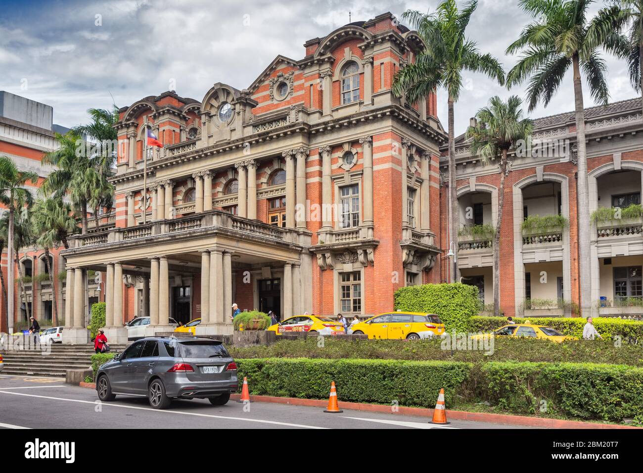 National taiwan university hospital hi-res stock photography and images ...