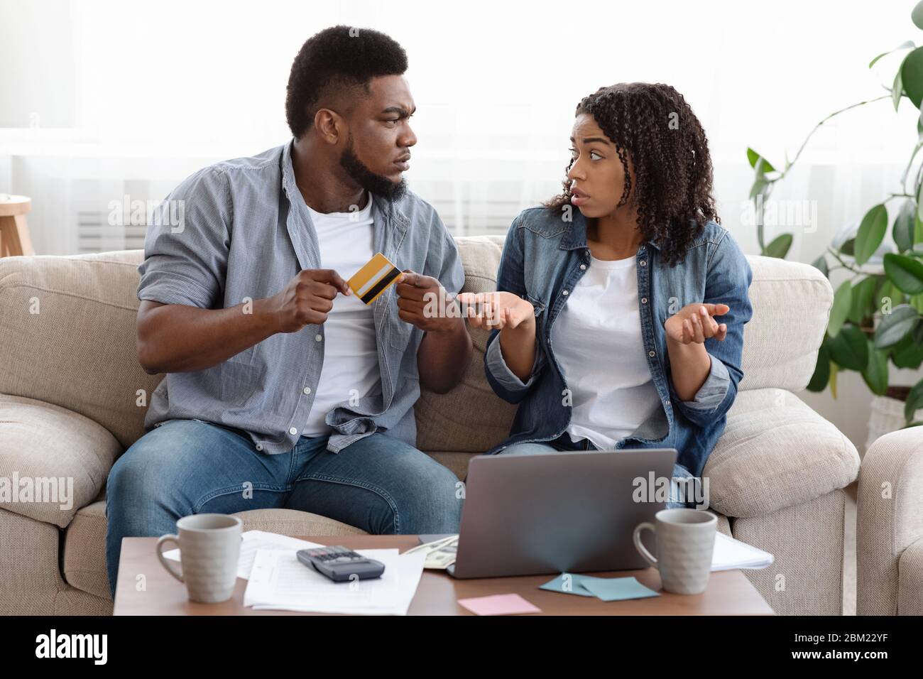 Husband and wife argue hi-res stock photography and images - Alamy
