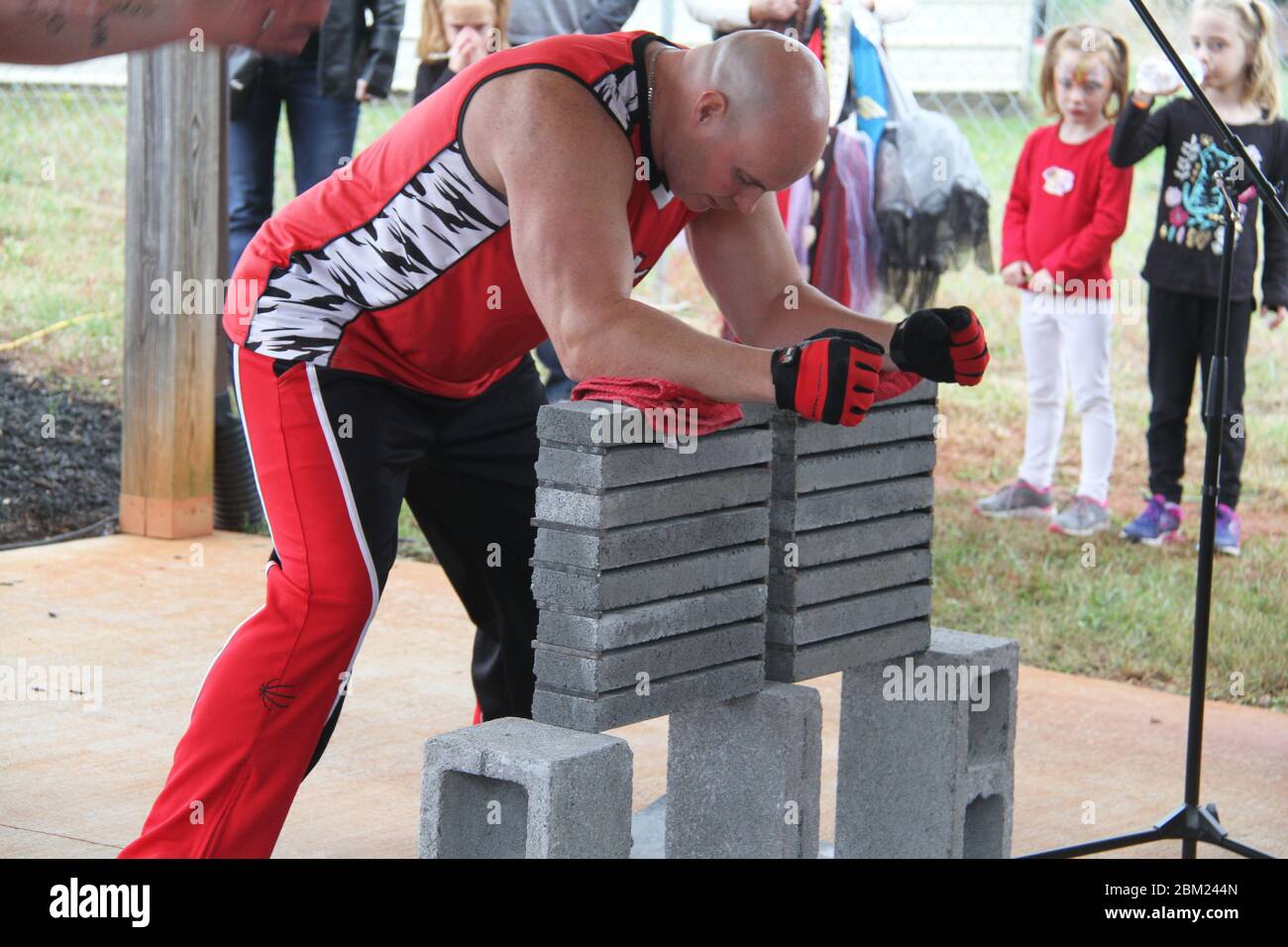 Male bodybuilders hi-res stock photography and images - Alamy