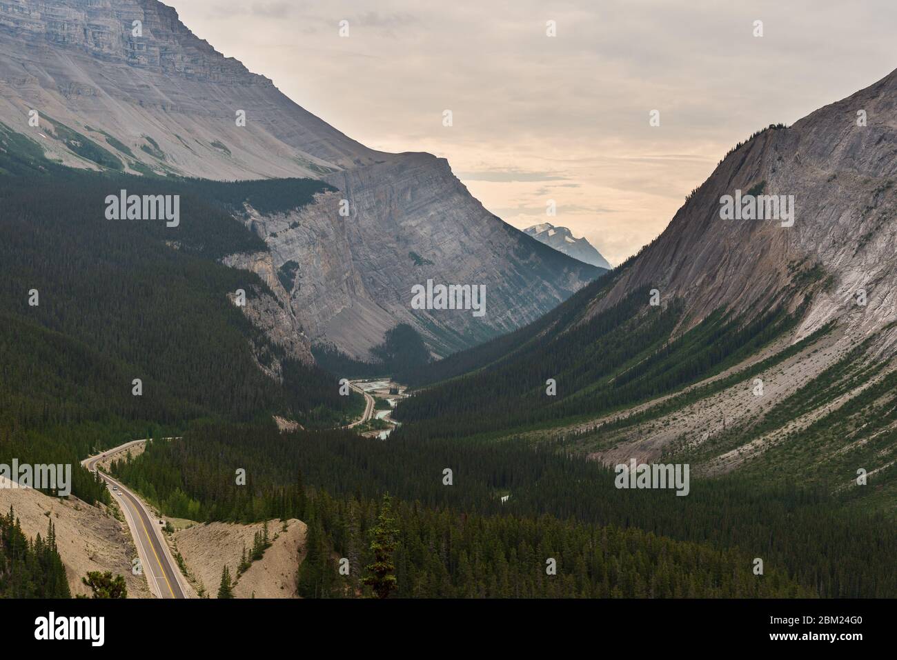 nature sceneries along the trans-canada hwy from Calgary to Banff ...