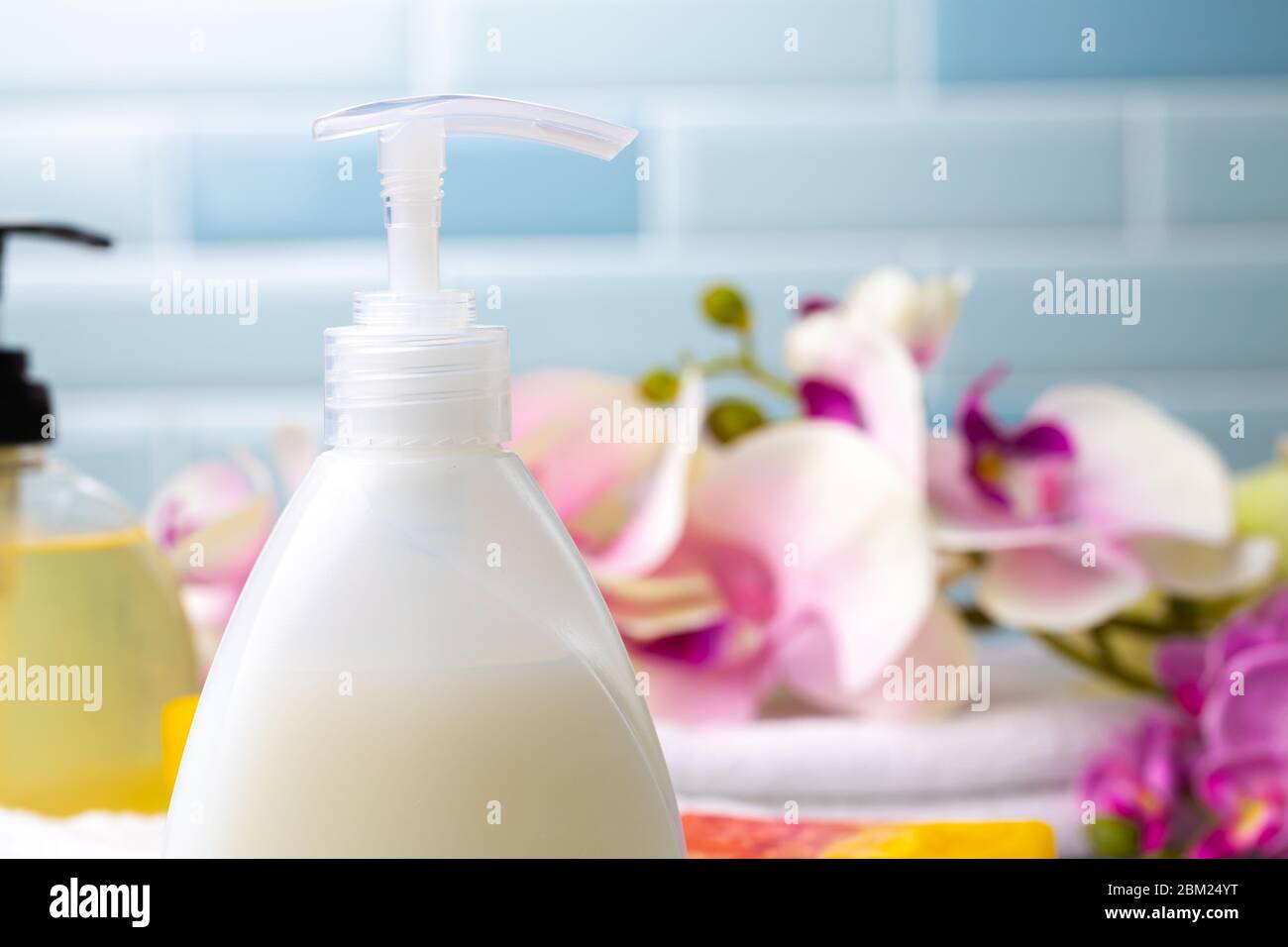 Liquid soap or body lotion set at hotel bathroom Stock Photo - Alamy