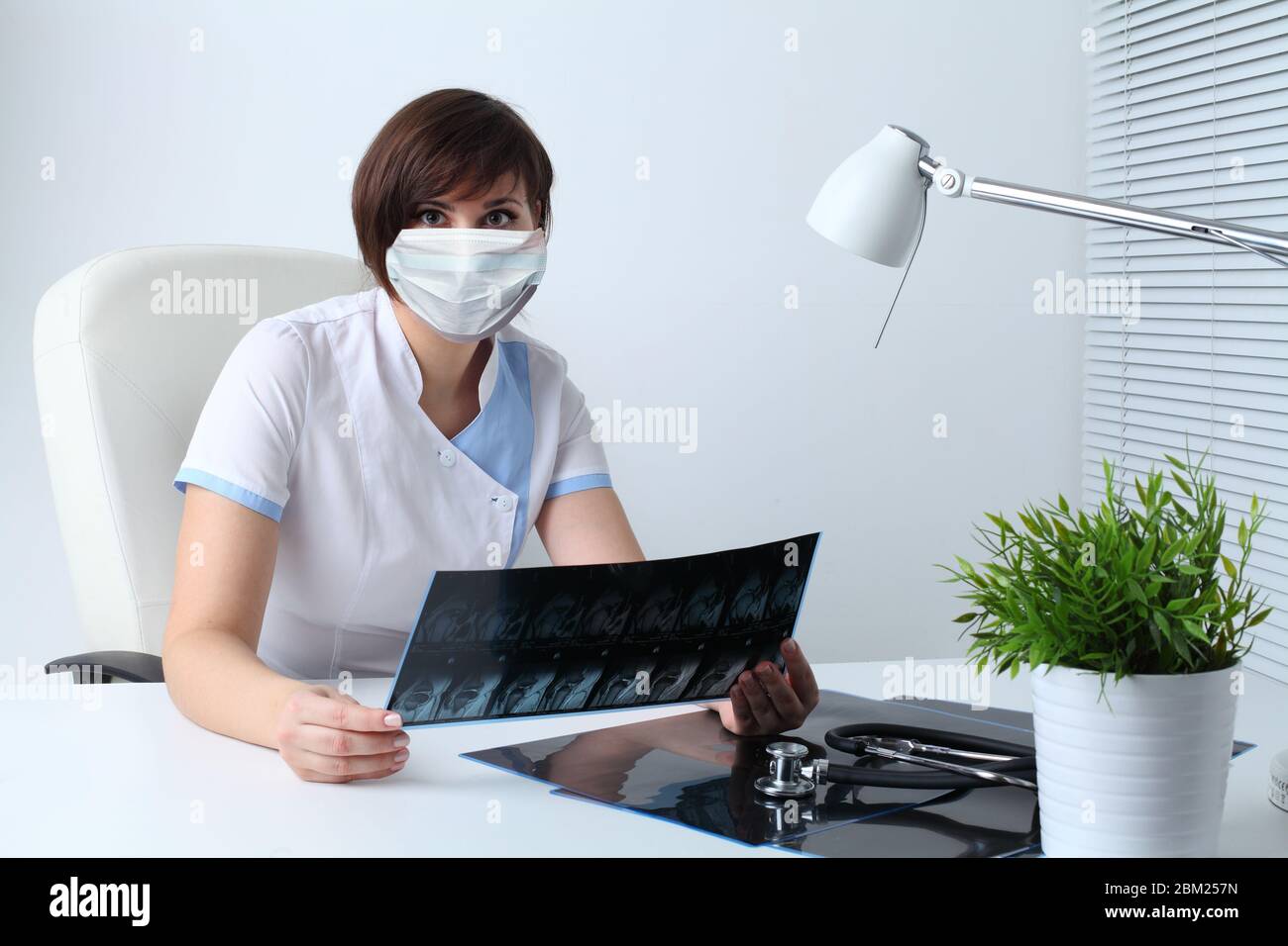 Doctor in protective mask holding MRI scan in hospital Stock Photo - Alamy