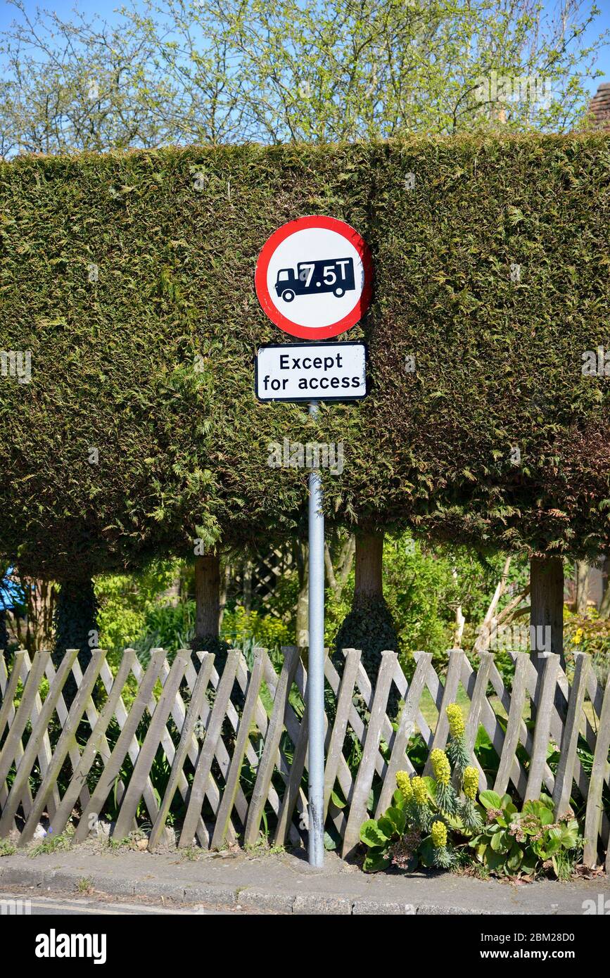 Middle east road sign hi-res stock photography and images - Alamy