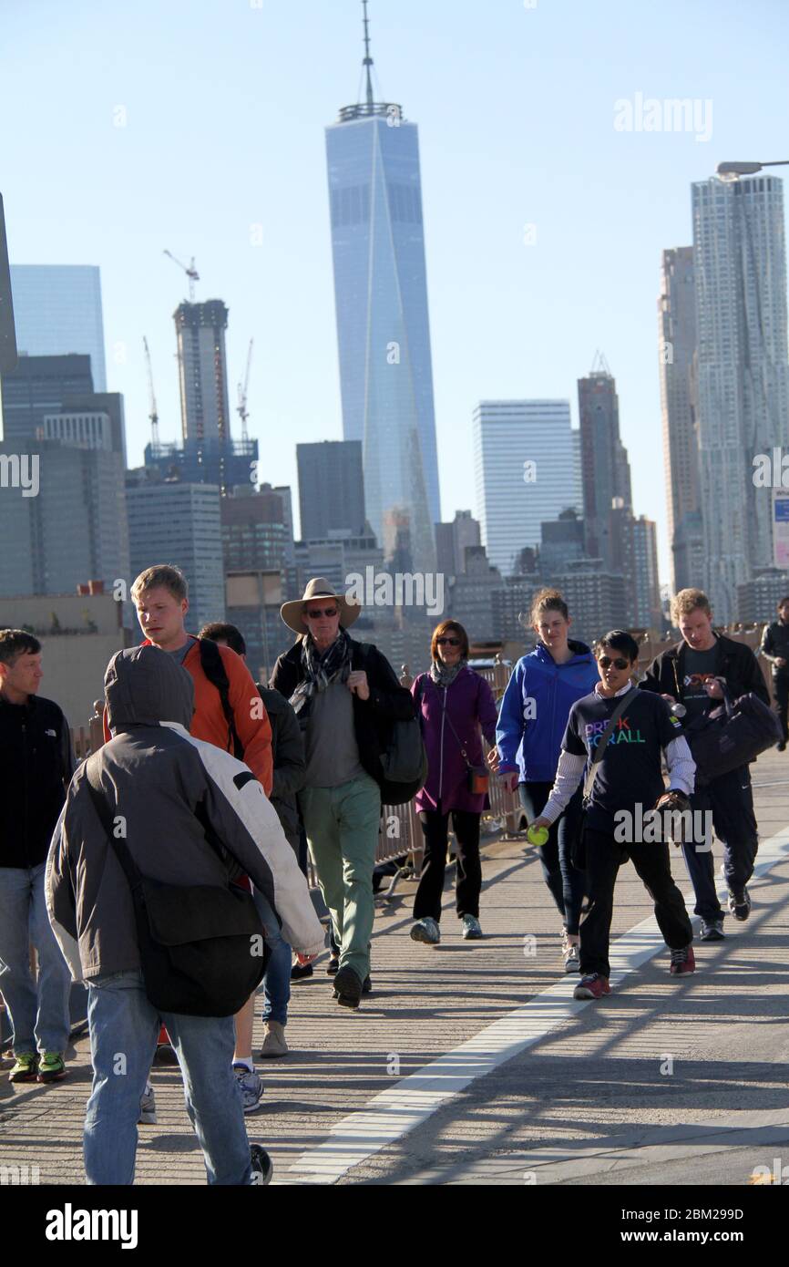 Brooklyn bridge people hi-res stock photography and images - Alamy