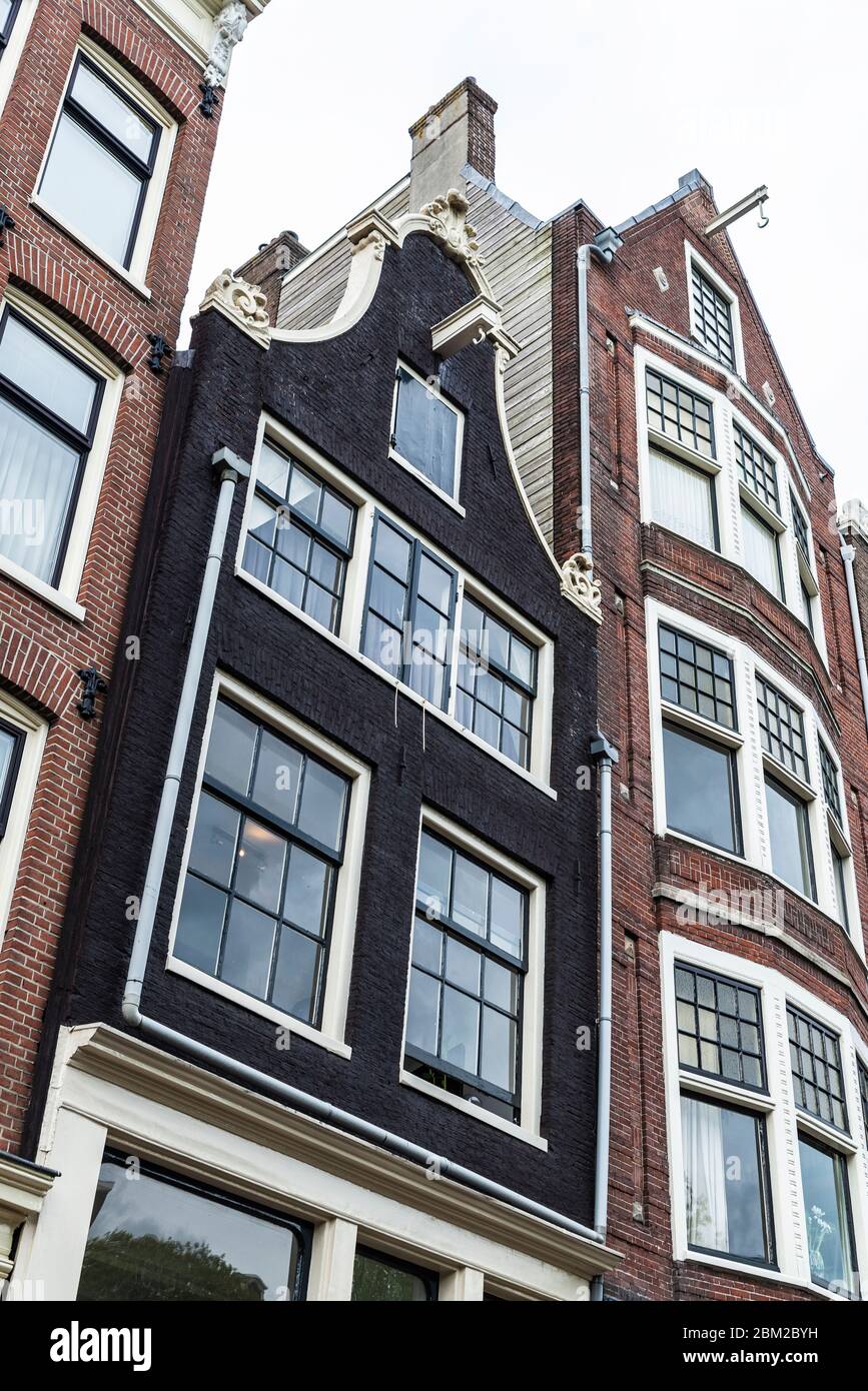 The leaning houses hi-res stock photography and images - Alamy