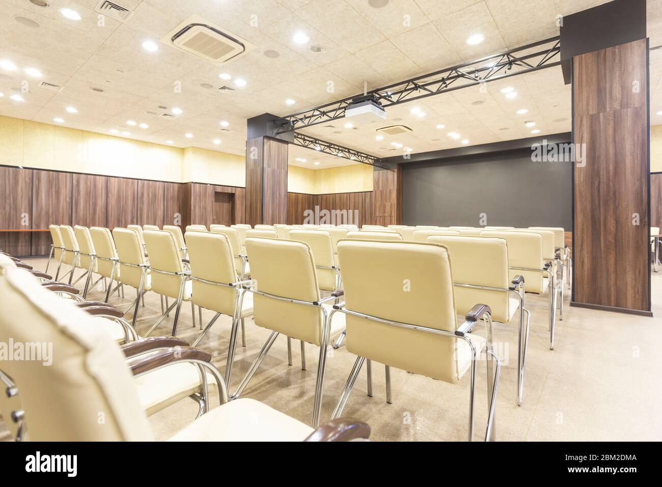 Large audience hall hi-res stock photography and images - Alamy