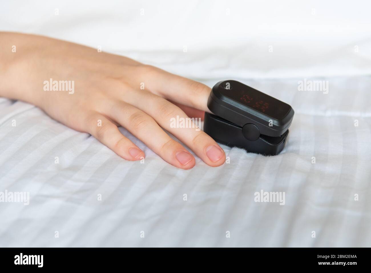 Oxymeter hi-res stock photography and images - Alamy