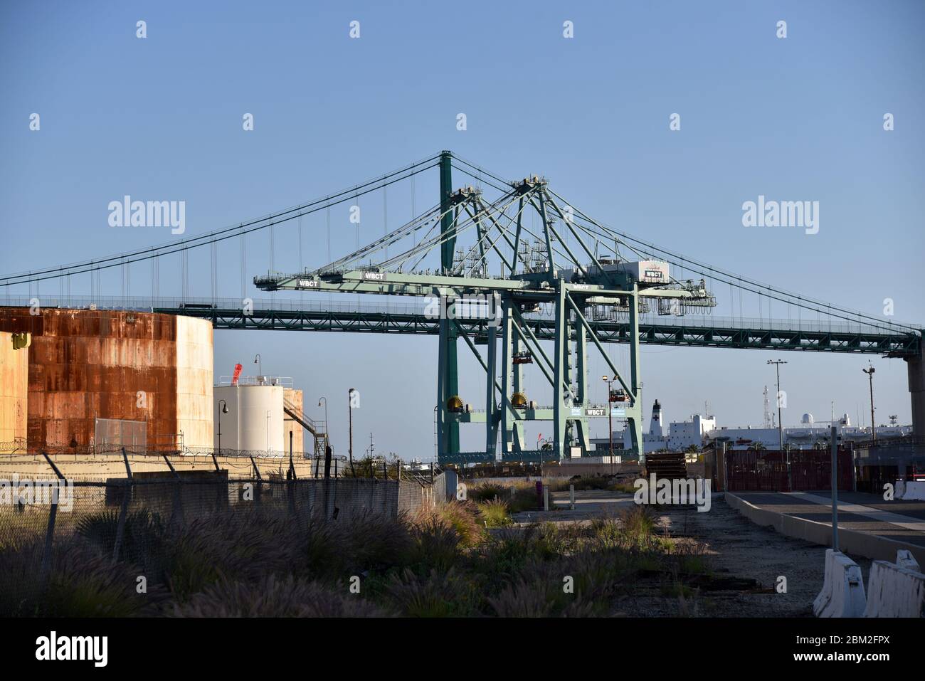 Oil gantry hi-res stock photography and images - Alamy