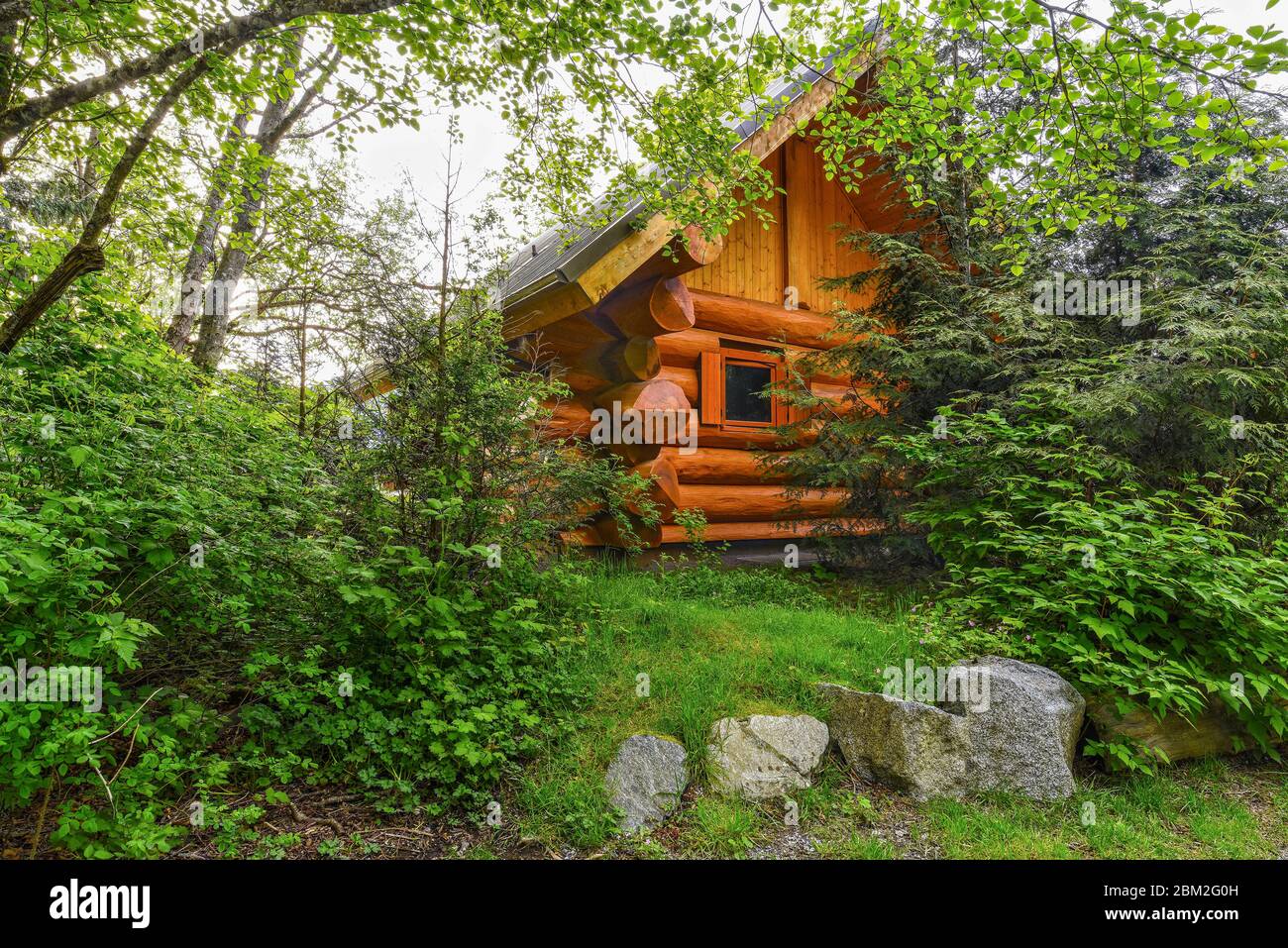 Modern Log House High Resolution Stock Photography and Images - Alamy