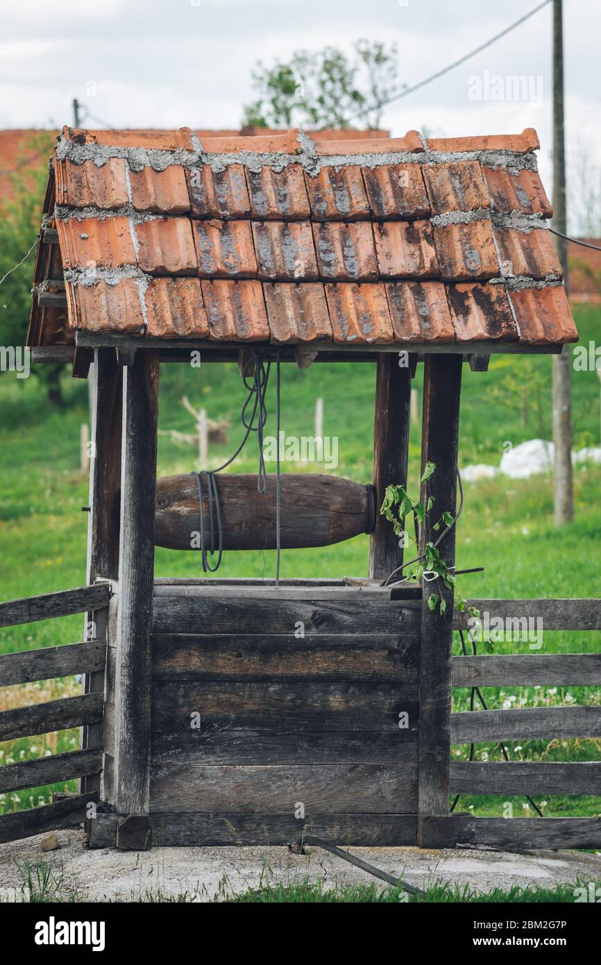 Old water well Stock Photo - Alamy